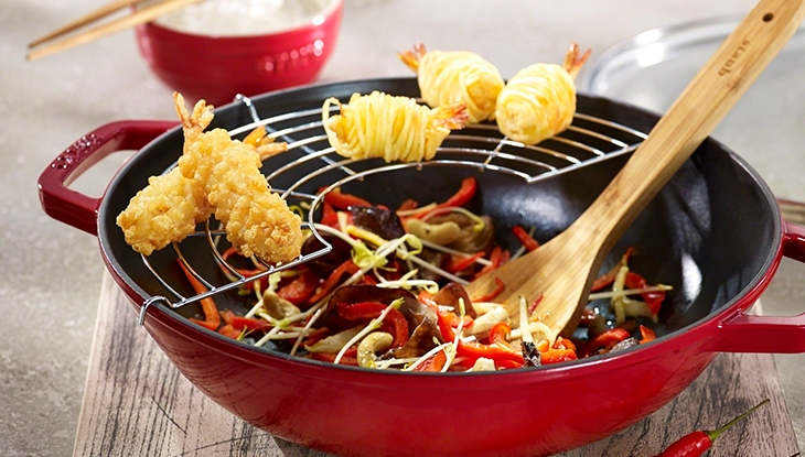 Set WOK de fonta STAUB 30cm +Capac sticla+ Paleta+ Gratar+Sticks (Negru ...