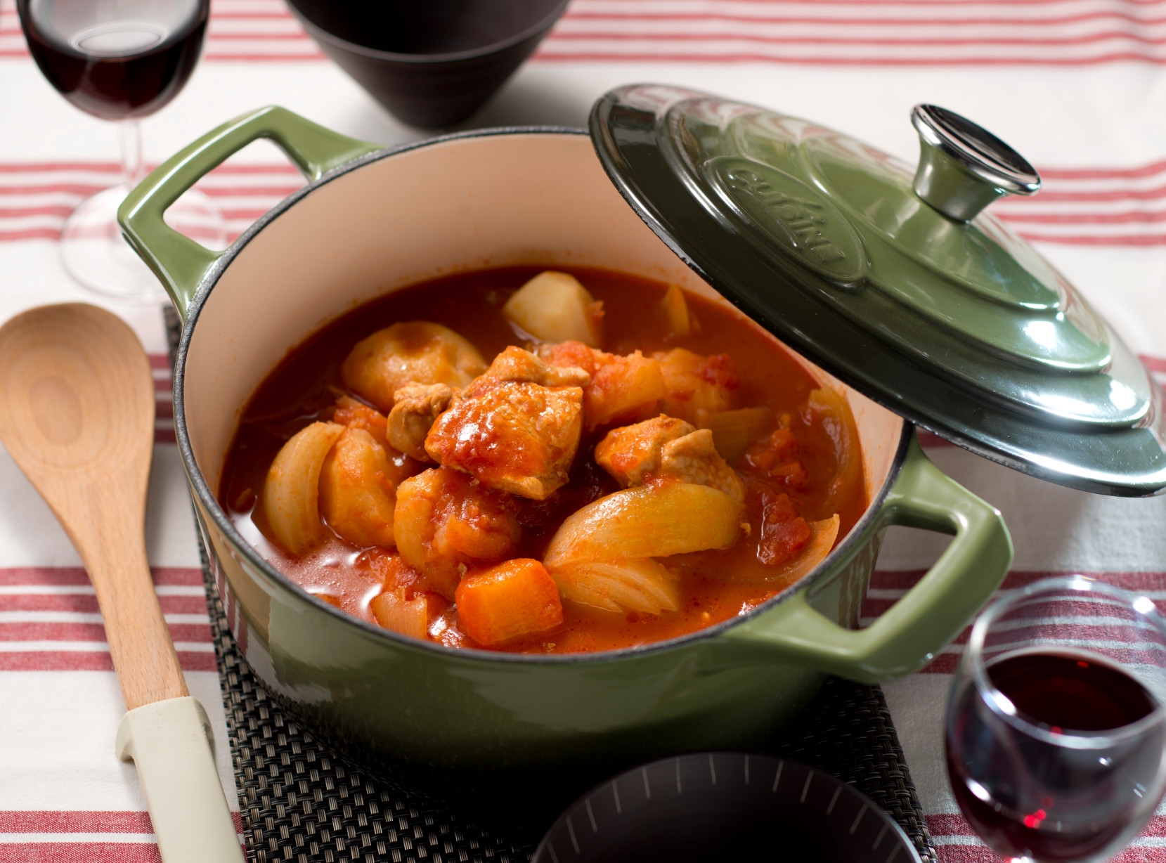 Oala de Fonta emailata "LA CUISINE", Hunting Green, 26cm - ChefMania.ro